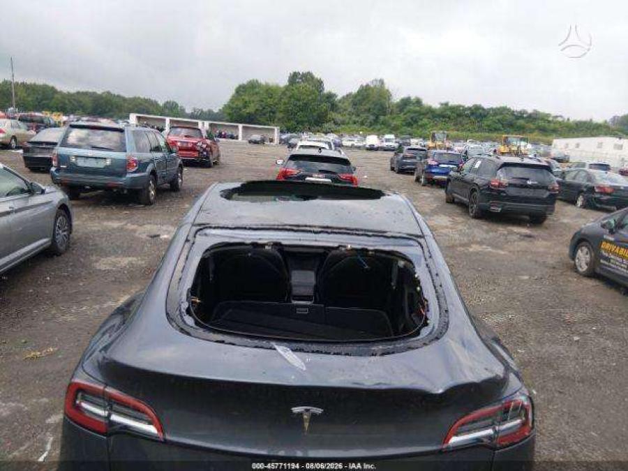Grey Tesla Model Y 2023 in Klaipeda, with an engine capacity of 0.00 L and mileage of 35 thousand km for 20000 €, photo 5 on AUTOMOTO.COM.LV