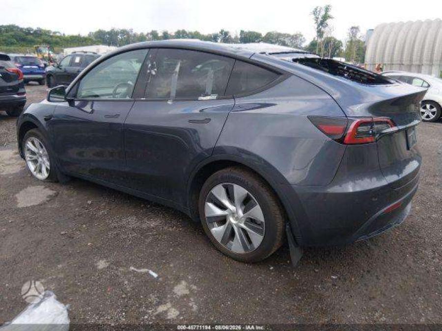Grey Tesla Model Y 2023 in Klaipeda, with an engine capacity of 0.00 L and mileage of 35 thousand km for 20000 €, photo 6 on AUTOMOTO.COM.LV