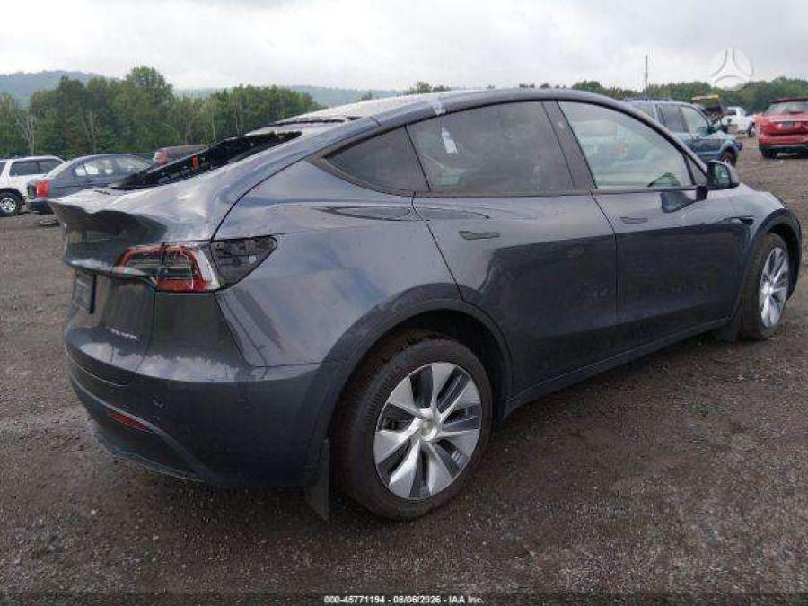 Grey Tesla Model Y 2023 in Klaipeda, with an engine capacity of 0.00 L and mileage of 35 thousand km for 20000 €, photo 7 on AUTOMOTO.COM.LV