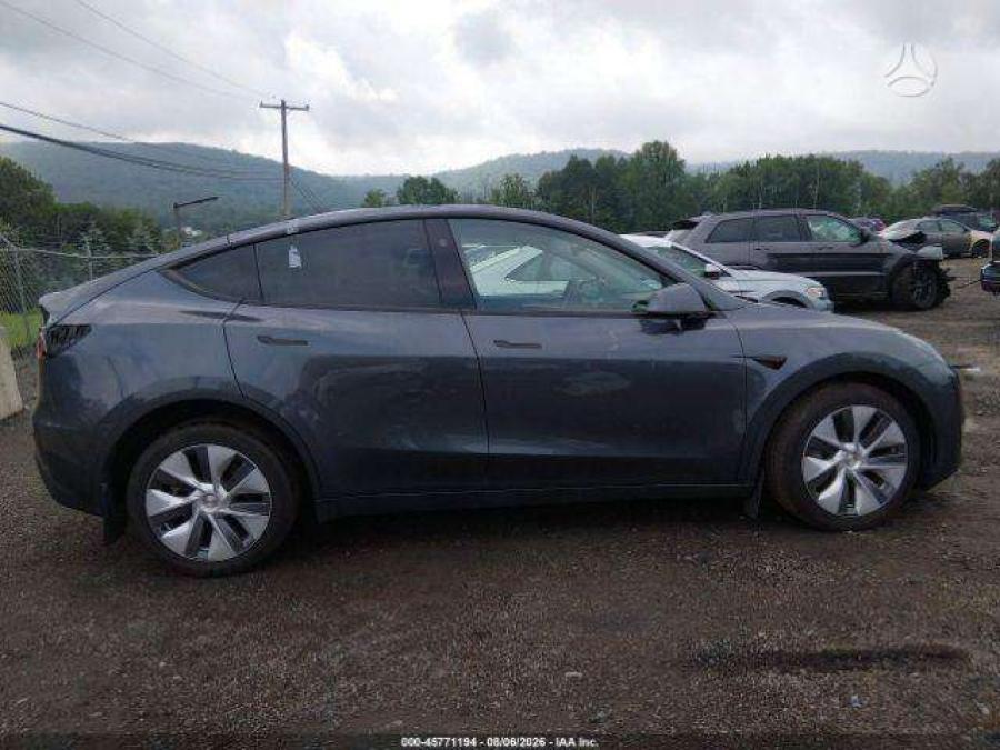 Grey Tesla Model Y 2023 in Klaipeda, with an engine capacity of 0.00 L and mileage of 35 thousand km for 20000 €, photo 9 on AUTOMOTO.COM.LV