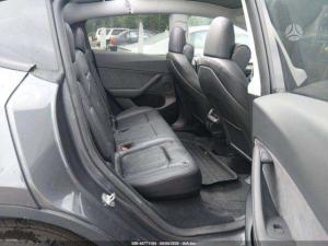 Grey Tesla Model Y 2023 in Klaipeda, with an engine capacity of 0.00 L and mileage of 35 thousand km for 20000 €, photo 14 on AUTOMOTO.COM.LV