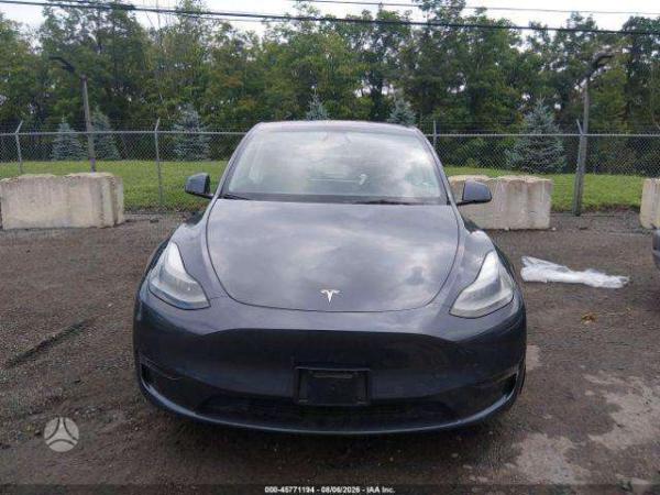 Tesla Model Y 2023 Klaipėda vietnē Pelēks Tesla Model Y 2023 Klaipėda, ar dzinēja tilpumu 0.00 L un nobraukumu 35 tūkst. km par 20000 €, foto 8 vietnē AUTOMOTO.COM.LV