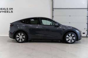 Grey Tesla Model Y 2023 in Vilnius, with an engine capacity of 0.00 L and mileage of 76 thousand km for 26500 €, photo 4 on AUTOMOTO.COM.LV