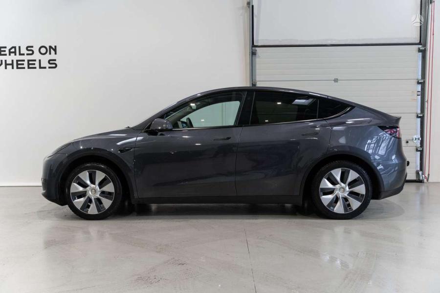 Grey Tesla Model Y 2023 in Vilnius, with an engine capacity of 0.00 L and mileage of 76 thousand km for 26500 €, photo 5 on AUTOMOTO.COM.LV
