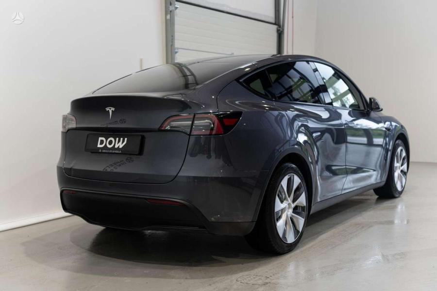 Grey Tesla Model Y 2023 in Vilnius, with an engine capacity of 0.00 L and mileage of 76 thousand km for 26500 €, photo 6 on AUTOMOTO.COM.LV