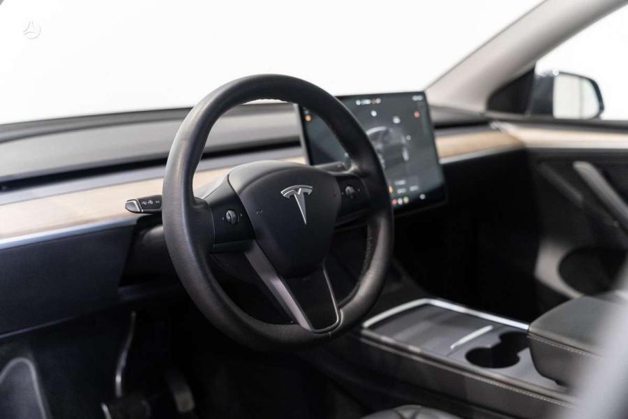 Grey Tesla Model Y 2023 in Vilnius, with an engine capacity of 0.00 L and mileage of 76 thousand km for 26500 €, photo 8 on AUTOMOTO.COM.LV