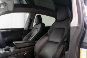 Grey Tesla Model Y 2023 in Vilnius, with an engine capacity of 0.00 L and mileage of 76 thousand km for 26500 €, photo 11 on AUTOMOTO.COM.LV