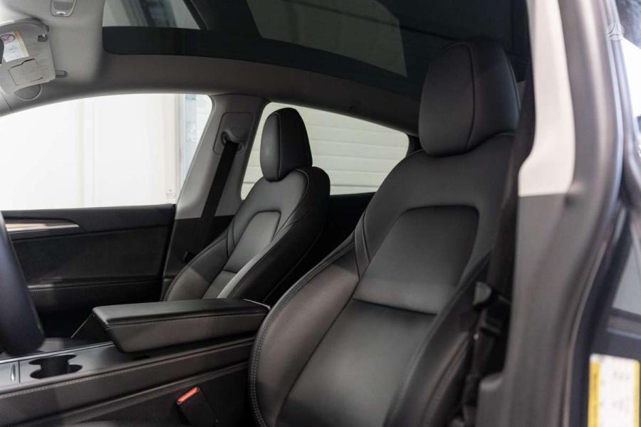 Grey Tesla Model Y 2023 in Vilnius, with an engine capacity of 0.00 L and mileage of 76 thousand km for 26500 €, photo 11 on AUTOMOTO.COM.LV