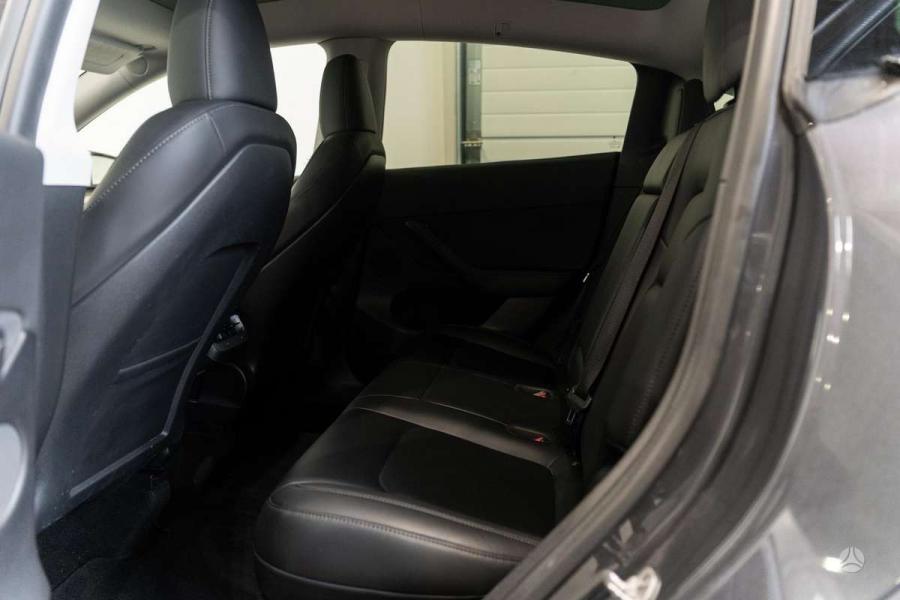 Grey Tesla Model Y 2023 in Vilnius, with an engine capacity of 0.00 L and mileage of 76 thousand km for 26500 €, photo 14 on AUTOMOTO.COM.LV
