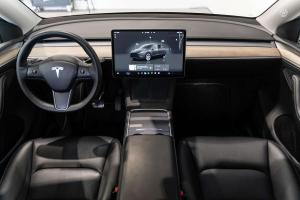 Grey Tesla Model Y 2023 in Vilnius, with an engine capacity of 0.00 L and mileage of 76 thousand km for 26500 €, photo 15 on AUTOMOTO.COM.LV