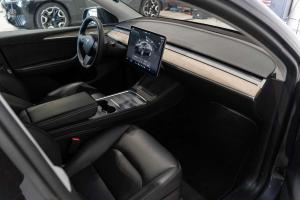 Grey Tesla Model Y 2023 in Vilnius, with an engine capacity of 0.00 L and mileage of 76 thousand km for 26500 €, photo 17 on AUTOMOTO.COM.LV