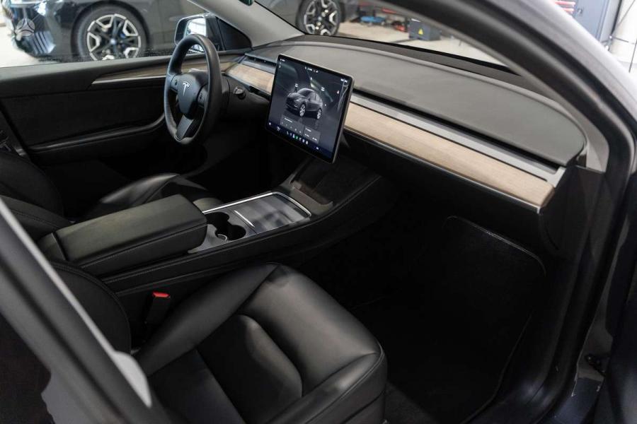 Grey Tesla Model Y 2023 in Vilnius, with an engine capacity of 0.00 L and mileage of 76 thousand km for 26500 €, photo 17 on AUTOMOTO.COM.LV