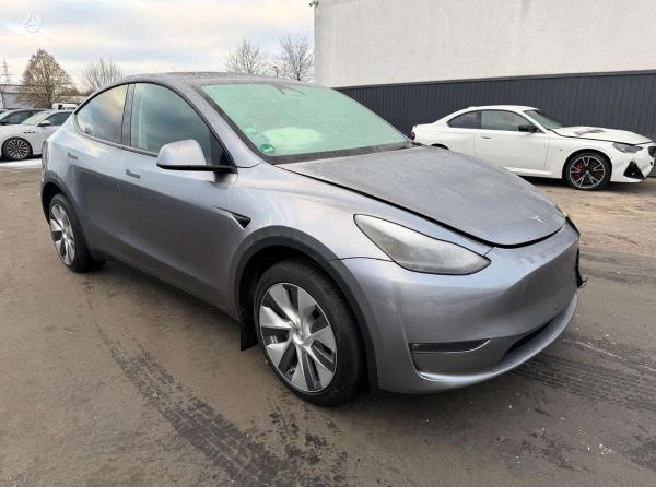Pelēks Tesla Model Y 2024 Klaipėda, ar dzinēja tilpumu 0.00 L un nobraukumu 27 tūkst. km par 12100 €, foto 1 vietnē AUTOMOTO.COM.LV