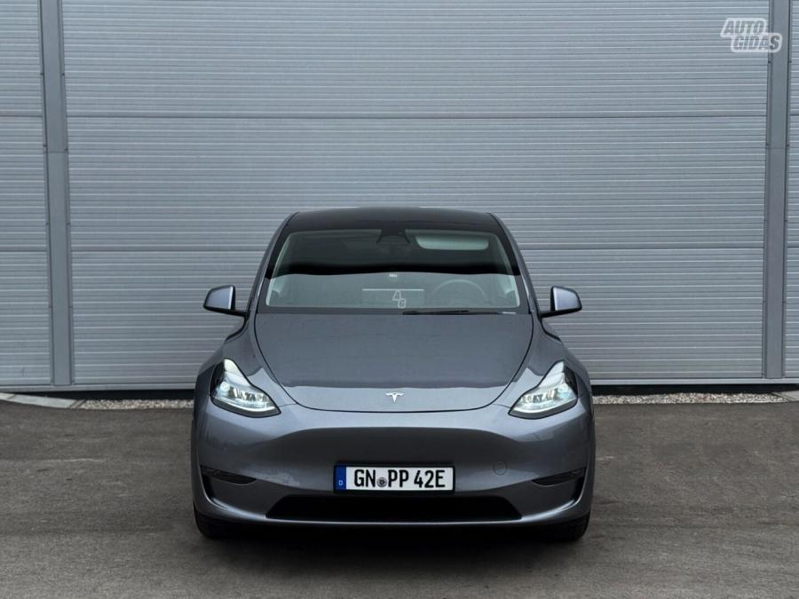 Grey Tesla Model Y 2024 in Klaipeda, with an engine capacity of 0.00 L and mileage of 17 thousand km for 37750 €, photo 1 on AUTOMOTO.COM.LV