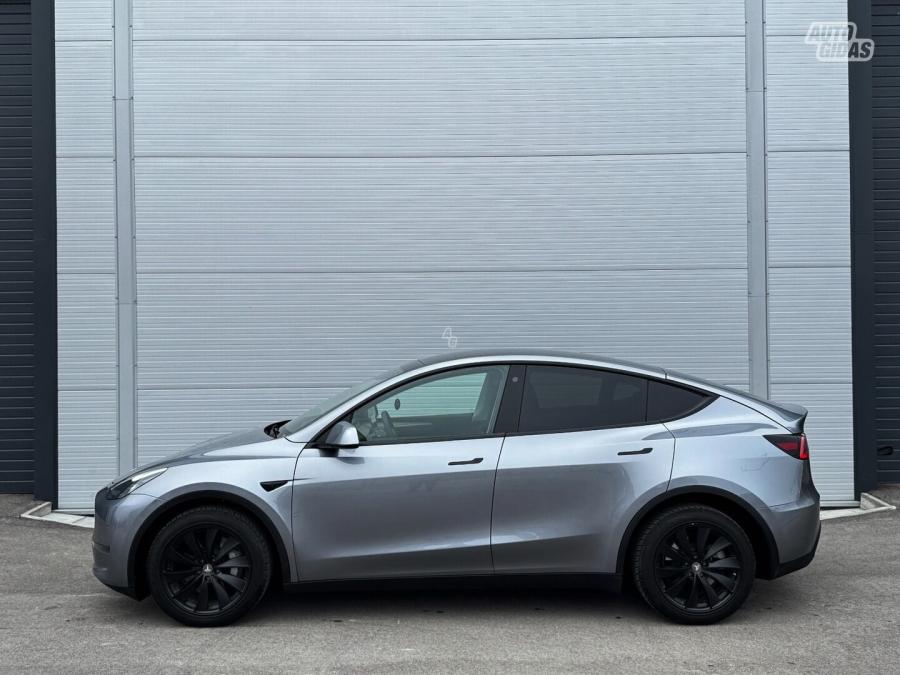 Grey Tesla Model Y 2024 in Klaipeda, with an engine capacity of 0.00 L and mileage of 17 thousand km for 37750 €, photo 3 on AUTOMOTO.COM.LV