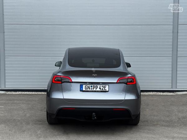 Grey Tesla Model Y 2024 in Klaipeda, with an engine capacity of 0.00 L and mileage of 17 thousand km for 37750 €, photo 3 on AUTOMOTO.COM.LV
