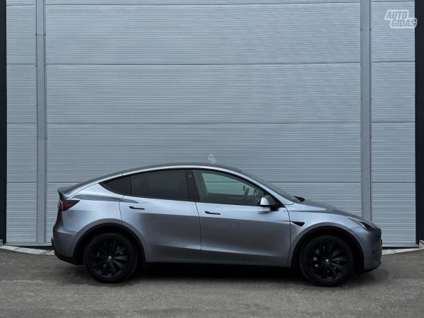 Grey Tesla Model Y 2024 in Klaipeda, with an engine capacity of 0.00 L and mileage of 17 thousand km for 37750 €, photo 4 on AUTOMOTO.COM.LV
