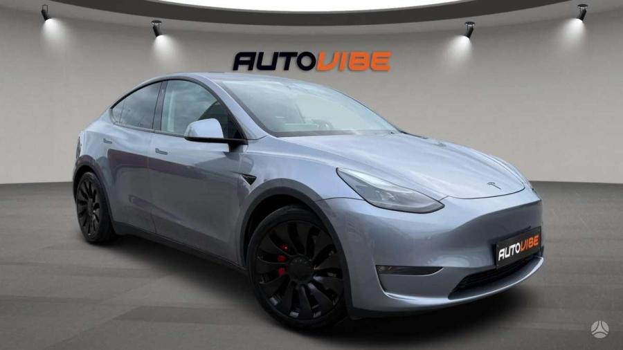 Grey Tesla Model Y 2024 in Vilnius, with an engine capacity of 0.00 L and mileage of 26 thousand km for 37666 €, photo 4 on AUTOMOTO.COM.LV