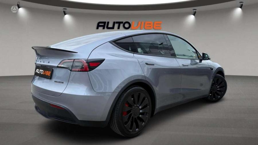 Grey Tesla Model Y 2024 in Vilnius, with an engine capacity of 0.00 L and mileage of 26 thousand km for 37666 €, photo 5 on AUTOMOTO.COM.LV