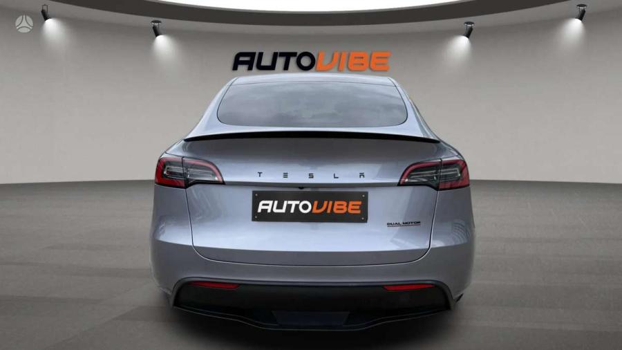 Grey Tesla Model Y 2024 in Vilnius, with an engine capacity of 0.00 L and mileage of 26 thousand km for 37666 €, photo 6 on AUTOMOTO.COM.LV