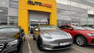 Grey Tesla Model Y 2024 in Vilnius, with an engine capacity of 0.00 L and mileage of 26 thousand km for 37666 €, photo 8 on AUTOMOTO.COM.LV