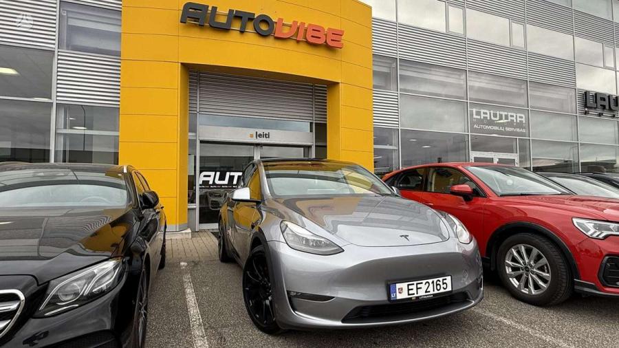 Grey Tesla Model Y 2024 in Vilnius, with an engine capacity of 0.00 L and mileage of 26 thousand km for 37666 €, photo 8 on AUTOMOTO.COM.LV