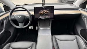 Grey Tesla Model Y 2024 in Vilnius, with an engine capacity of 0.00 L and mileage of 26 thousand km for 37666 €, photo 9 on AUTOMOTO.COM.LV