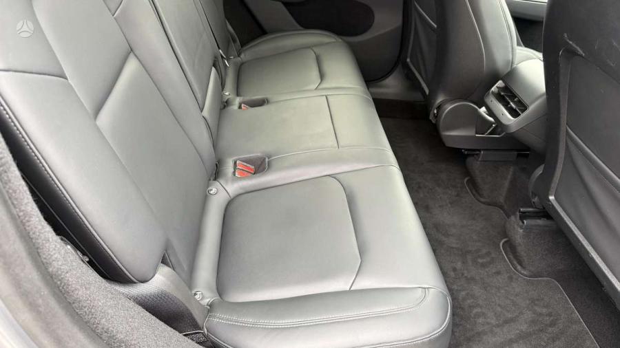Grey Tesla Model Y 2024 in Vilnius, with an engine capacity of 0.00 L and mileage of 26 thousand km for 37666 €, photo 16 on AUTOMOTO.COM.LV