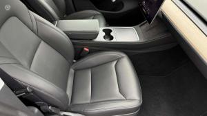 Grey Tesla Model Y 2024 in Vilnius, with an engine capacity of 0.00 L and mileage of 26 thousand km for 37666 €, photo 18 on AUTOMOTO.COM.LV