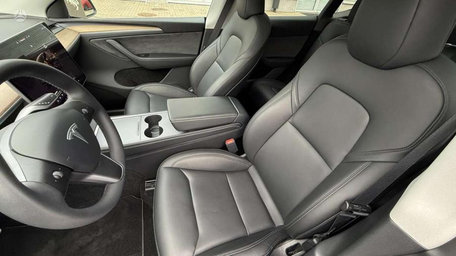 Grey Tesla Model Y 2024 in Vilnius, with an engine capacity of 0.00 L and mileage of 26 thousand km for 37666 €, photo 23 on AUTOMOTO.COM.LV