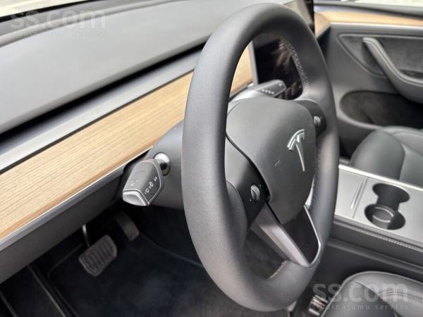 Grey Tesla Model Y 2024 in Riga, with an engine capacity of 0.00 L and mileage of 14 thousand km for 40900 €, photo 10 on AUTOMOTO.COM.LV