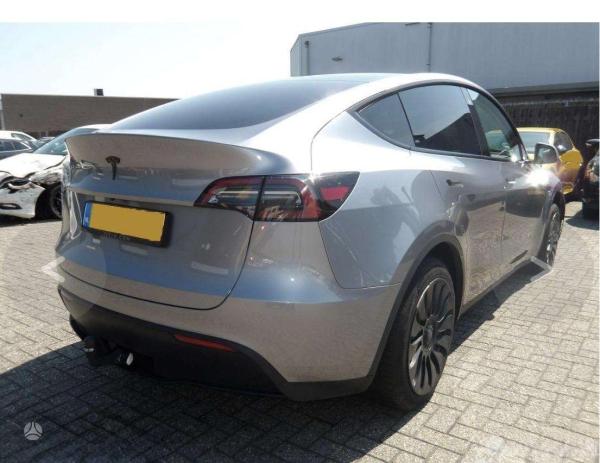 Pelēks Tesla Model Y 2024 Kauņa, ar dzinēja tilpumu 0.00 L un nobraukumu 72 tūkst. km par 23900 €, foto  vietnē AUTOMOTO.COM.LV