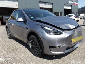 Pelēks Tesla Model Y 2024 Kauņa, ar dzinēja tilpumu 0.00 L un nobraukumu 72 tūkst. km par 23900 €, foto 3 vietnē AUTOMOTO.COM.LV