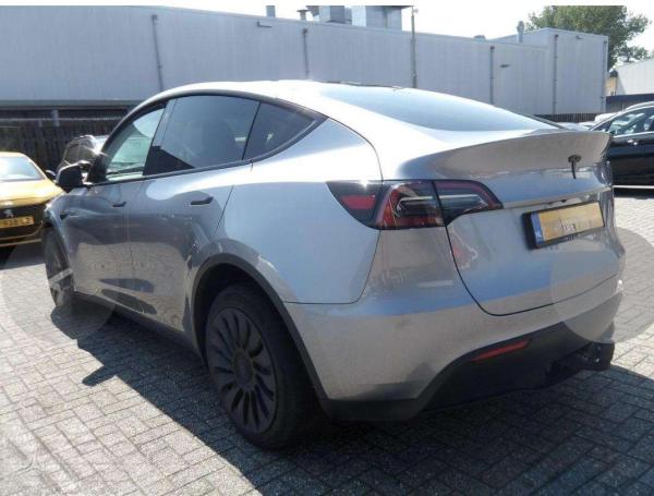 Grey Tesla Model Y 2024 in Kaunas, with an engine capacity of 0.00 L and mileage of 72 thousand km for 23900 €, photo 5 on AUTOMOTO.COM.LV