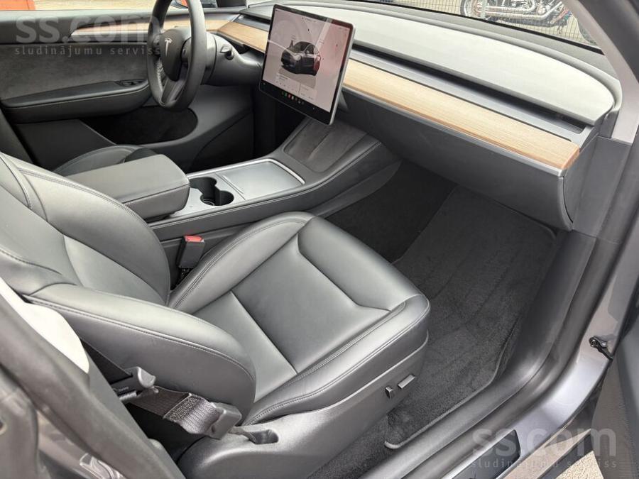 Grey Tesla Model Y 2024 in Riga, with an engine capacity of 0.00 L and mileage of 68 thousand km for 39600 €, photo 8 on AUTOMOTO.COM.LV