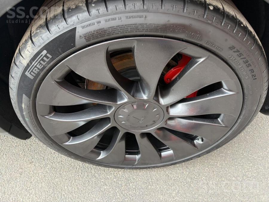 Grey Tesla Model Y 2024 in Riga, with an engine capacity of 0.00 L and mileage of 68 thousand km for 39600 €, photo 11 on AUTOMOTO.COM.LV