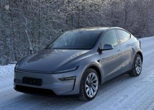 Pelēks Tesla Model Y 2025 Viļņa, ar dzinēja tilpumu 0.00 L un nobraukumu 5 tūkst. km par 57777 €, foto  vietnē AUTOMOTO.COM.LV