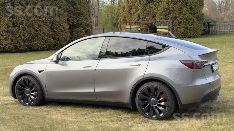 Grey Tesla Model Y 2025 in Riga, with an engine capacity of 0.00 L and mileage of 18 thousand km for 49500 €, photo 8 on AUTOMOTO.COM.LV