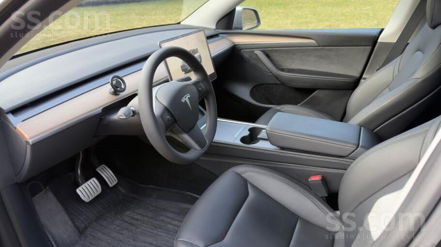 Grey Tesla Model Y 2025 in Riga, with an engine capacity of 0.00 L and mileage of 18 thousand km for 49500 €, photo 13 on AUTOMOTO.COM.LV