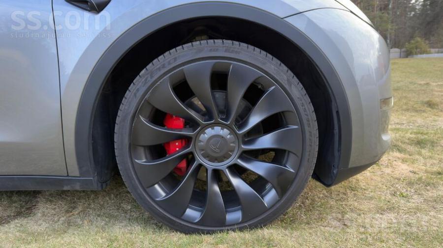 Grey Tesla Model Y 2025 in Riga, with an engine capacity of 0.00 L and mileage of 18 thousand km for 49500 €, photo 25 on AUTOMOTO.COM.LV