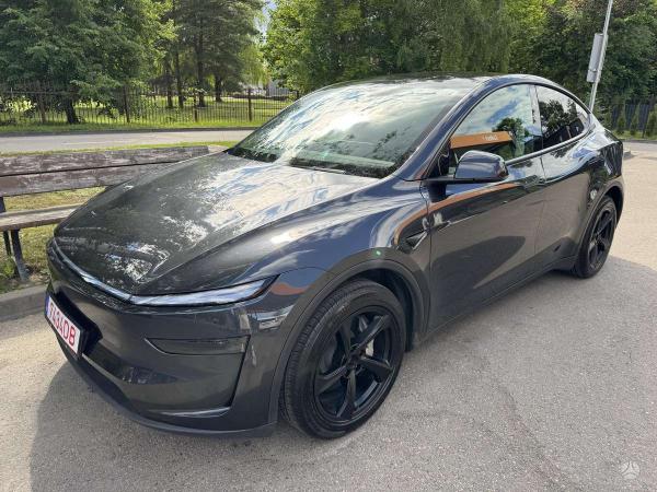 Pelēks Tesla Model Y 2025 Kauņa, ar dzinēja tilpumu 0.00 L un nobraukumu 13 tūkst. km par 48000 €, foto 1 vietnē AUTOMOTO.COM.LV