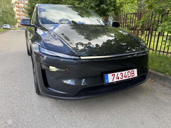 Pelēks Tesla Model Y 2025 Kauņa, ar dzinēja tilpumu 0.00 L un nobraukumu 13 tūkst. km par 48000 €, foto 6 vietnē AUTOMOTO.COM.LV