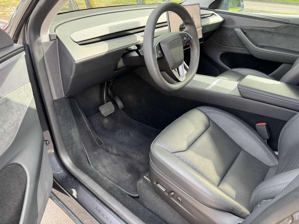 Pelēks Tesla Model Y 2025 Kauņa, ar dzinēja tilpumu 0.00 L un nobraukumu 13 tūkst. km par 48000 €, foto 7 vietnē AUTOMOTO.COM.LV