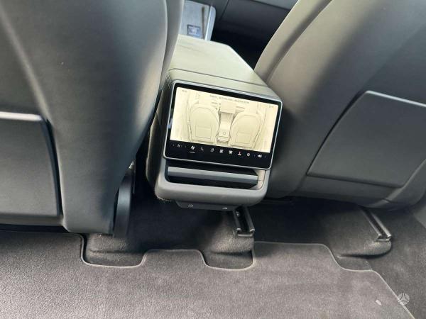 Pelēks Tesla Model Y 2025 Kauņa, ar dzinēja tilpumu 0.00 L un nobraukumu 13 tūkst. km par 48000 €, foto 8 vietnē AUTOMOTO.COM.LV