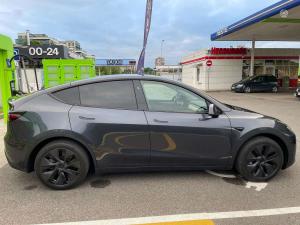 Grey Tesla Model Y 2025 in Vilnius, with an engine capacity of 0.00 L and mileage of 13 thousand km for 28800 €, photo 6 on AUTOMOTO.COM.LV