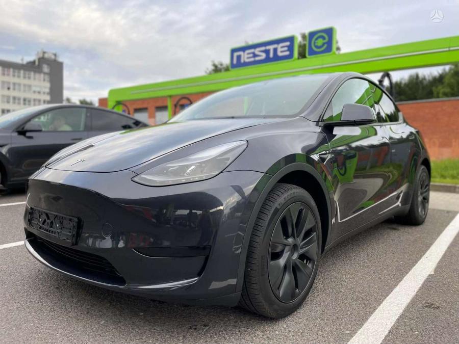 Grey Tesla Model Y 2025 in Vilnius, with an engine capacity of 0.00 L and mileage of 13 thousand km for 28800 €, photo 8 on AUTOMOTO.COM.LV