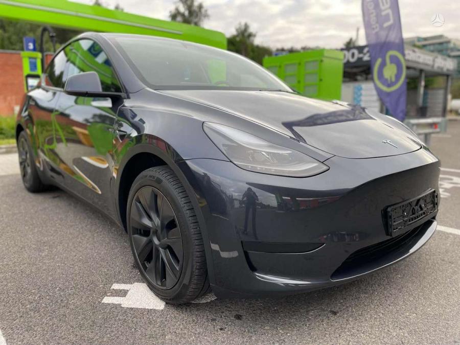 Grey Tesla Model Y 2025 in Vilnius, with an engine capacity of 0.00 L and mileage of 13 thousand km for 28800 €, photo 9 on AUTOMOTO.COM.LV