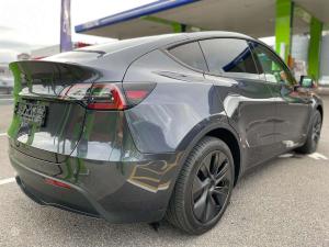 Grey Tesla Model Y 2025 in Vilnius, with an engine capacity of 0.00 L and mileage of 13 thousand km for 28800 €, photo 12 on AUTOMOTO.COM.LV