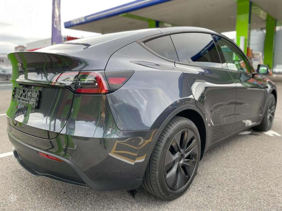 Grey Tesla Model Y 2025 in Vilnius, with an engine capacity of 0.00 L and mileage of 13 thousand km for 28800 €, photo 12 on AUTOMOTO.COM.LV