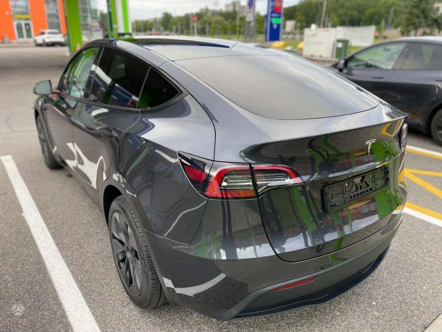 Grey Tesla Model Y 2025 in Vilnius, with an engine capacity of 0.00 L and mileage of 13 thousand km for 28800 €, photo 14 on AUTOMOTO.COM.LV